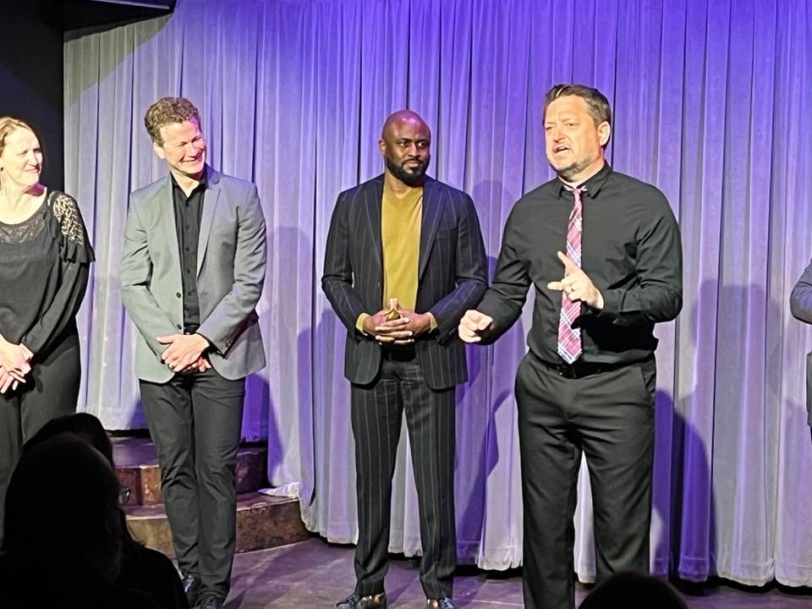 Wayne Brady Makes a Musical Cameo on Opening Night | Fanatic Salon Theater